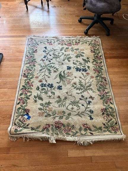 Scatter rug - Hurley Real Estate & Auctions