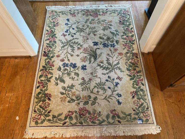 Scatter rug - Hurley Real Estate & Auctions