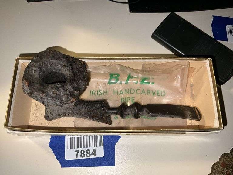 Irish carved pipe in box - Hurley Real Estate & Auctions
