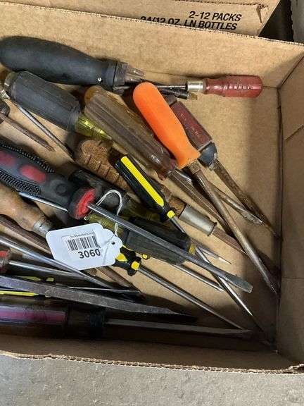 Box lot of screwdrivers - Hurley Real Estate & Auctions