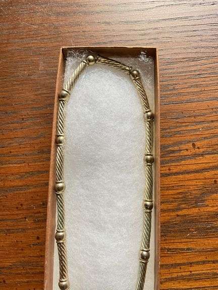 Necklace - Hurley Real Estate & Auctions