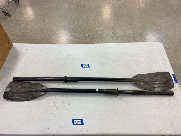 Two kayak paddles - Hurley Real Estate & Auctions