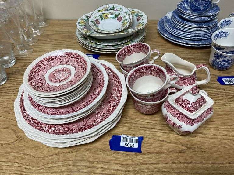 Mason’s red Vista pattern tableware - Hurley Real Estate & Auctions