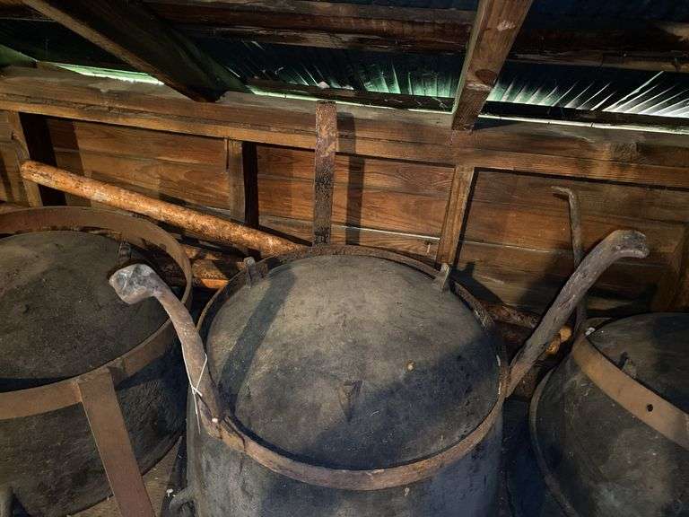 Cast iron butcher kettle w/ stand - Hurley Real Estate & Auctions