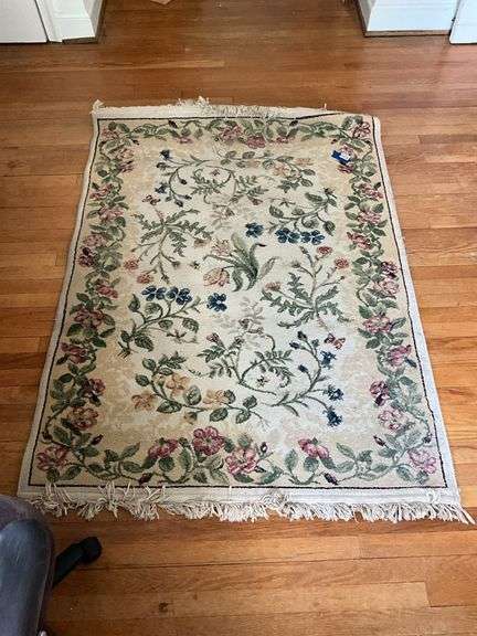 Scatter rug - Hurley Real Estate & Auctions