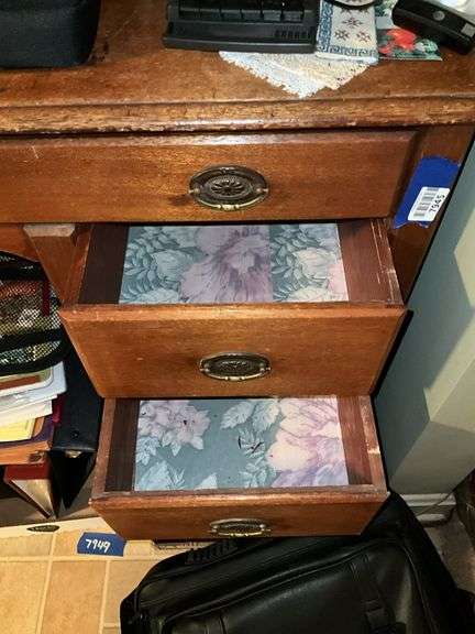 Maple finish desk - no contents 36x21x30 - Hurley Real Estate & Auctions