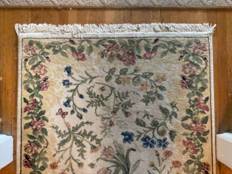 Scatter rug - Hurley Real Estate & Auctions