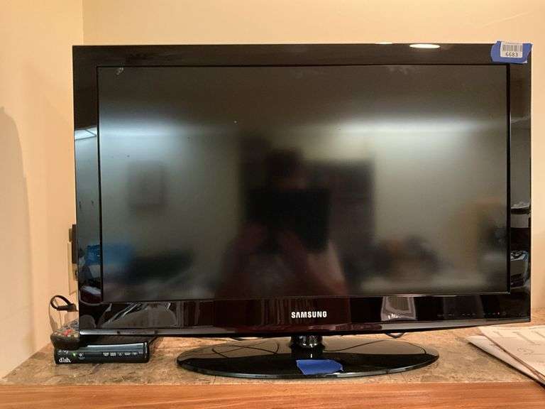 Samsung TV model: LN32D405E5D - Hurley Real Estate & Auctions