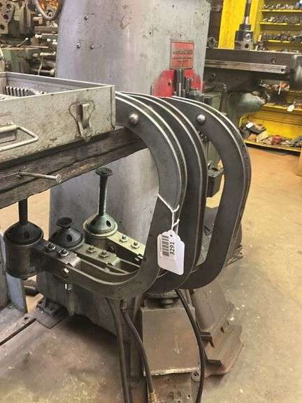 Air Valve Spring Compressors with Tooling - Hurley Real Estate & Auctions