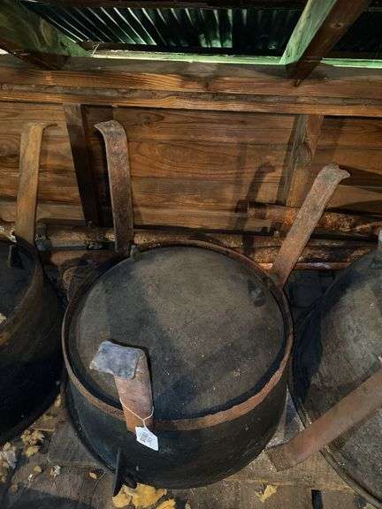 Cast iron butcher kettle w/ stand - Hurley Real Estate & Auctions