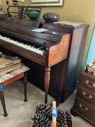 Lester/Philadelphia spinet piano - bench is included - no contents ...