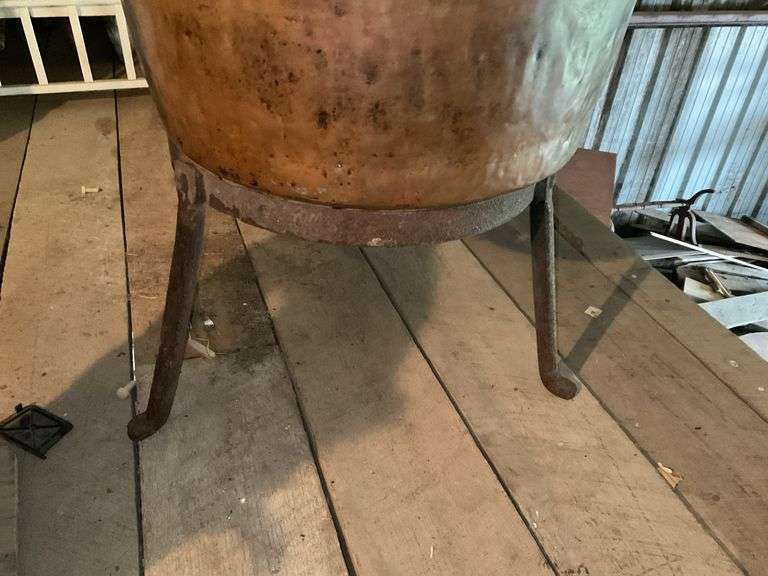 Copper butchering kettle w/ bail handle, on 3-legged stand, *** PLEASE ...