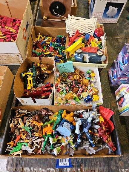 Large lot of Action figures, dinosaur and animal figures and plastic ...