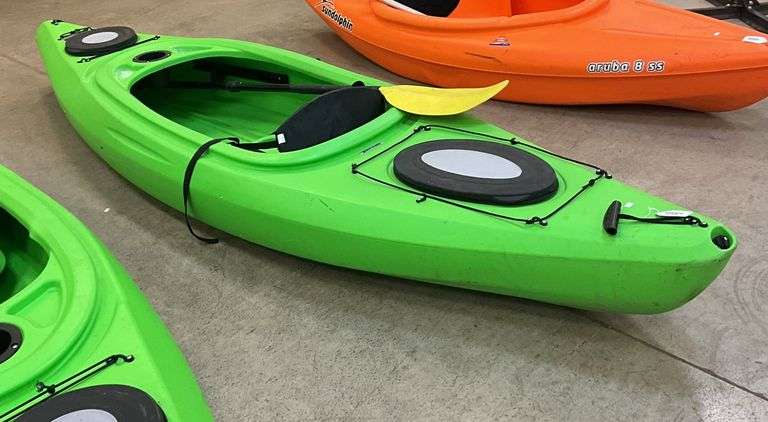 Future Beach Mariner 10.4 kayak with paddle - Hurley Real Estate & Auctions