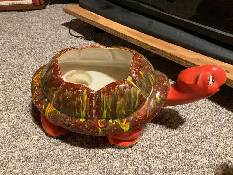 Large ceramic turtle planter - Hurley Real Estate & Auctions