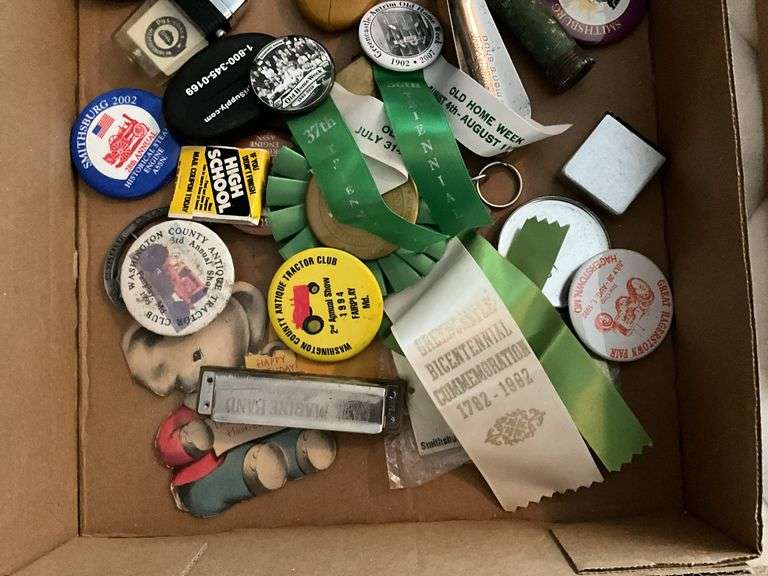 Collectibles lot including: Old Home Week pins, pinback buttons ...