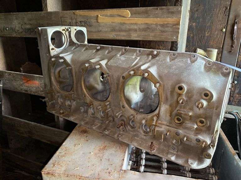 Continental O-IO-470 crank case - Hurley Real Estate & Auctions