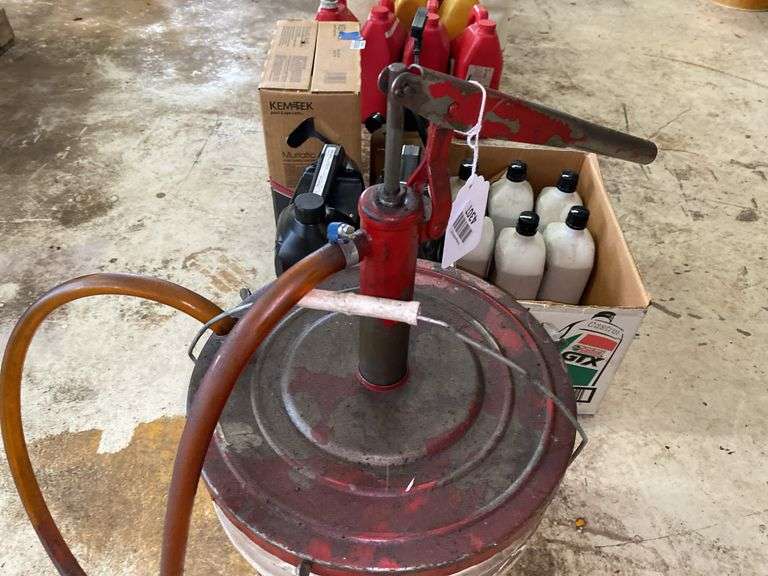 Gear oil bucket with pump - Hurley Real Estate & Auctions