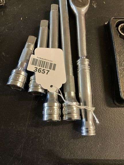 Snap-on ratchet and (4) extensions - Hurley Real Estate & Auctions