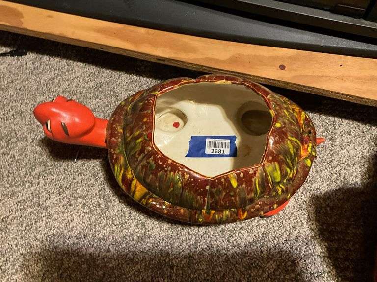 Large ceramic turtle planter - Hurley Real Estate & Auctions