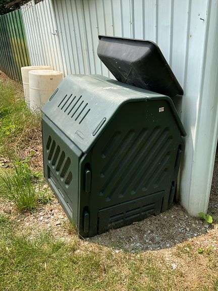 Rubbermaid compost bin - Hurley Real Estate & Auctions