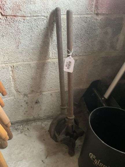 Antique pipe threading machine - Hurley Real Estate & Auctions