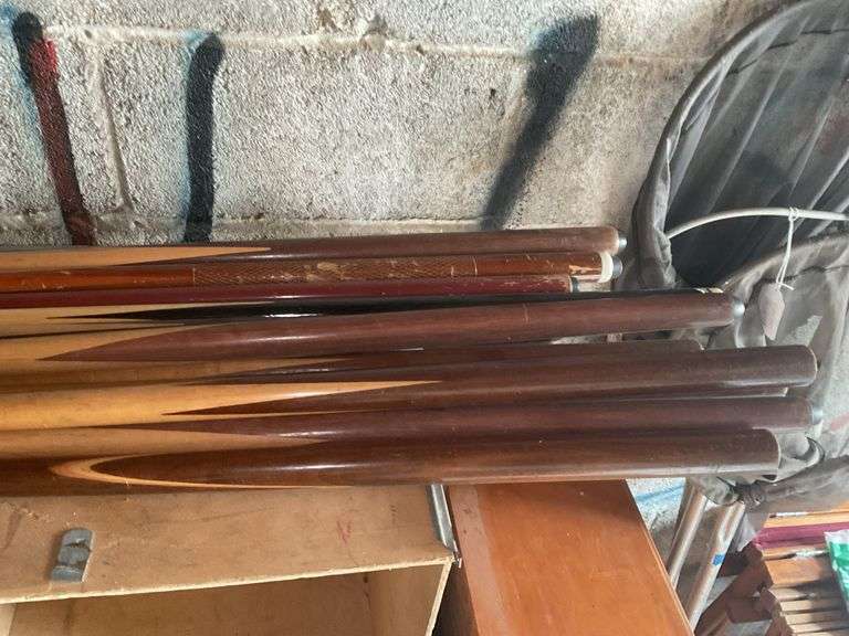 Pool cues and cue bridge - Hurley Real Estate & Auctions