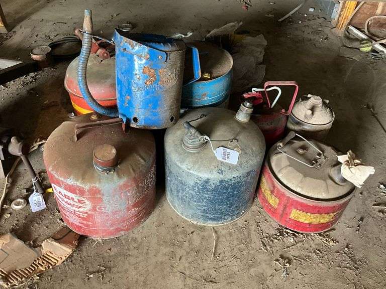 Metal fuel cans, oil can - Hurley Real Estate & Auctions