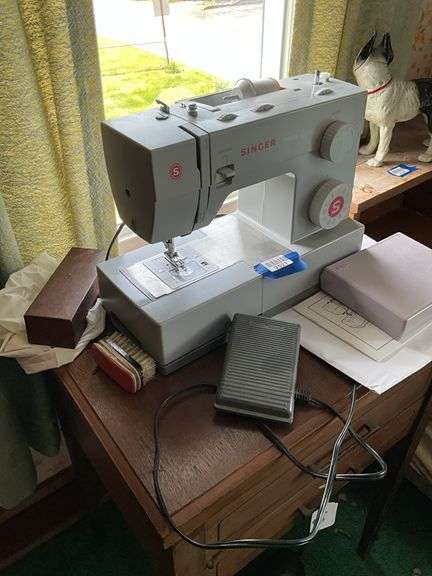 Singer Heavy Duty portable sewing machine and stand - Hurley Real ...