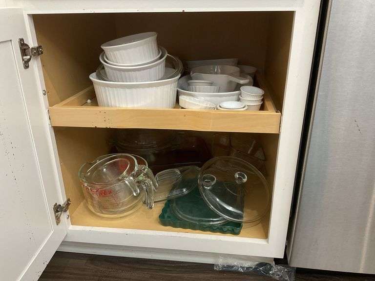 Contents of kitchen cupboard - Corning bakeware some w/ glass lids ...