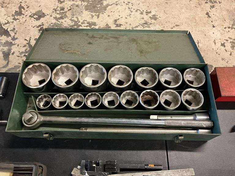 Pittsburgh Large Socket Set with ratchet and extensions - Hurley Real ...