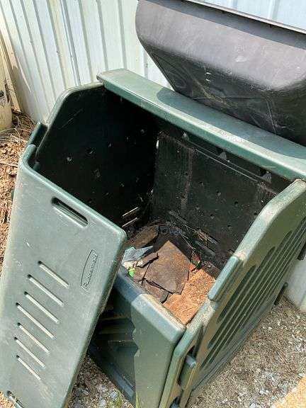 Rubbermaid compost bin - Hurley Real Estate & Auctions