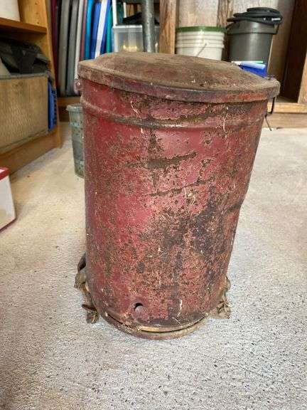 CASE Metal planter seed hopper - Hurley Real Estate & Auctions