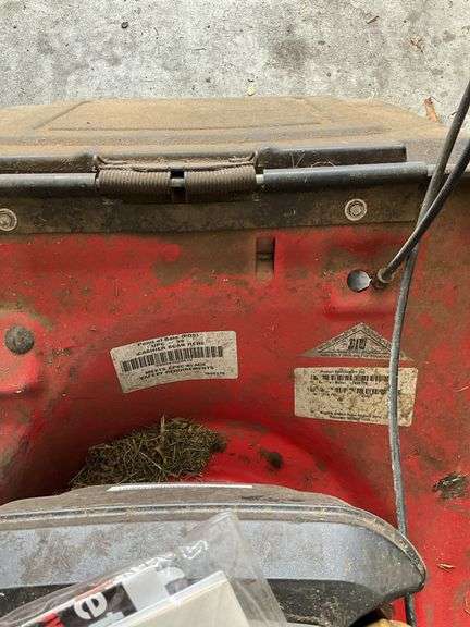 Snapper mower w/ Briggs&Stratton engine - Hurley Real Estate & Auctions