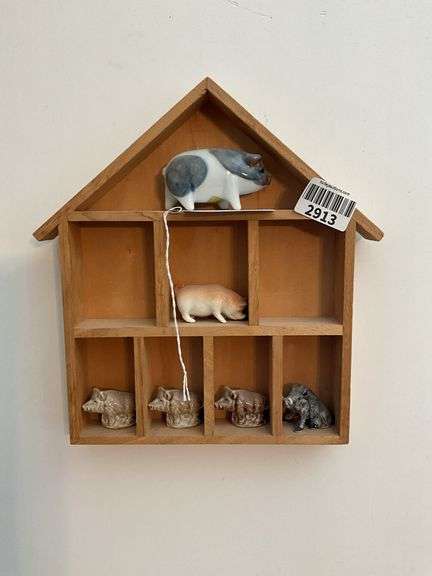 Wall what-not w/ pig figurines - Hurley Real Estate & Auctions