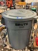 Brute Trash Can on casters - Hurley Real Estate & Auctions