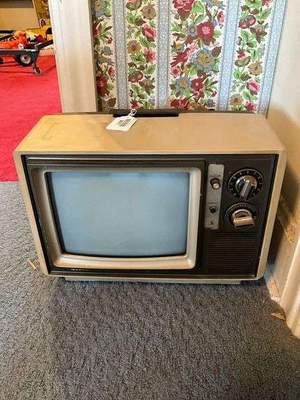Vintage TV - Hurley Real Estate & Auctions