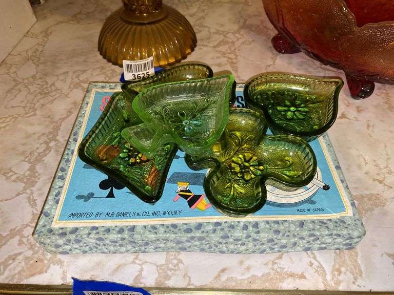 Uranium and green glass Sandwich pattern card suit ashtrays, and ...
