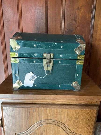 Small table top chest - Hurley Real Estate & Auctions