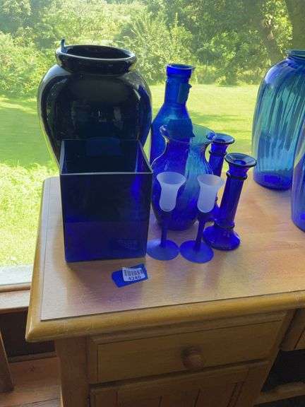 Misc blue glassware - Hurley Real Estate & Auctions
