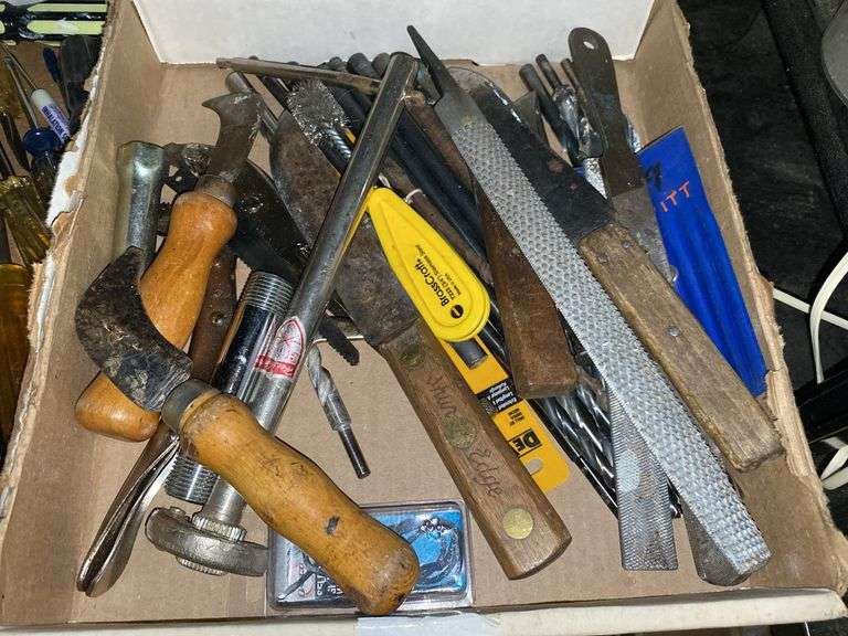 Tool lot: file, knives, misc - Hurley Real Estate & Auctions