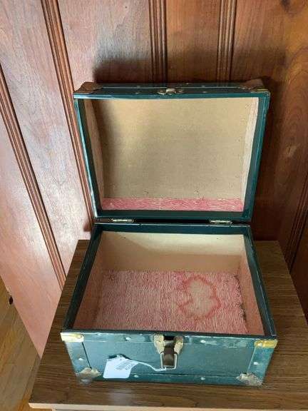 Small table top chest - Hurley Real Estate & Auctions