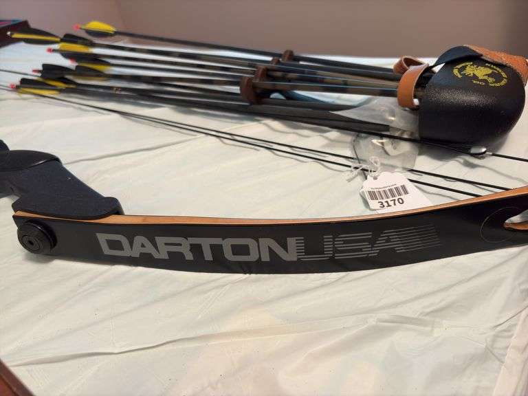 Darton USA model: SL50 compound bow and quiver w/ arrows - Hurley Real ...