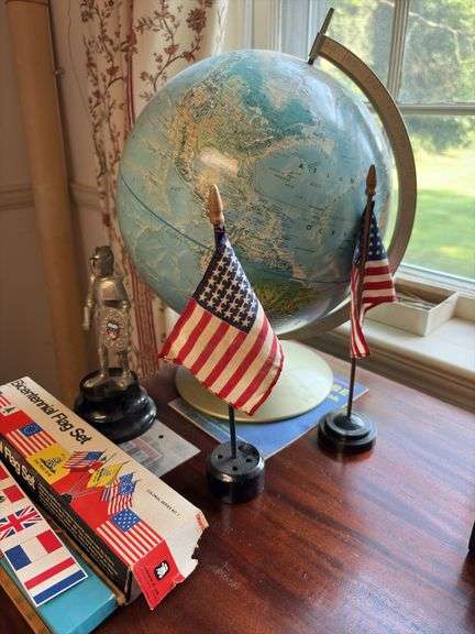 Vintage knight in armor table lighter, world globe, Bicentennial stick ...