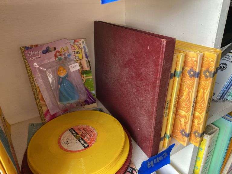 45rpm records on wire rack, Sim Mania 2 video games, other video games ...