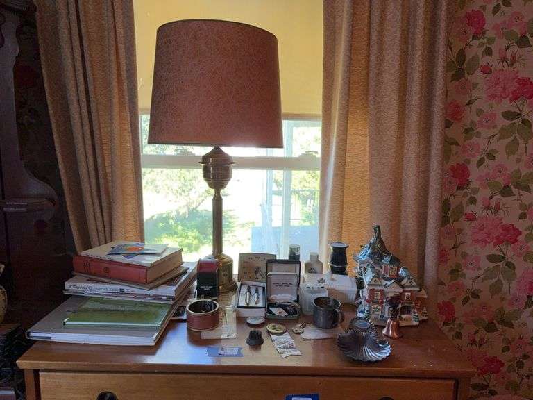 Table lamp, mailbox bank, 1953 Old Home Week badge, child's mug, 1980 ...