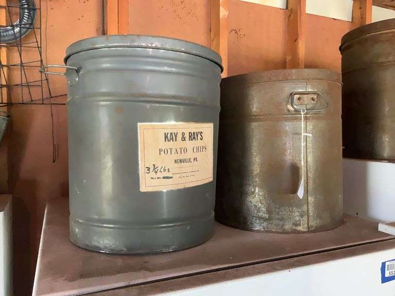 KAY & RAY'S POTATO CHIPS/Newville PA advertising tin and three lard ...