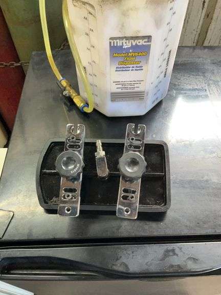 Mityvac model MV6400 fluid dispenser, see photos for what is included ...