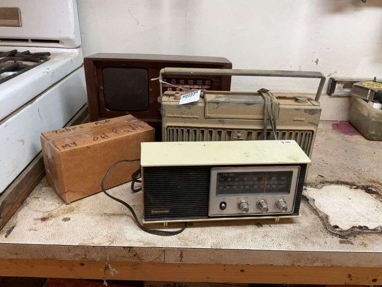 Vintage table radios & portable radio, extra tubes - Hurley Real Estate ...