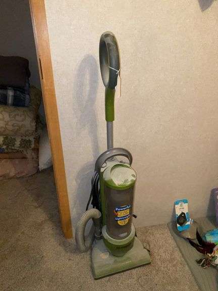 Eureka bagless upright vacuum - Hurley Real Estate & Auctions